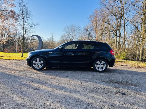 Black BMW 118 2008 in Panevezys, with an engine capacity of 2.00 L and mileage of 336 thousand km for 2650 €, photo 2 on AUTOMOTO.COM.LV
