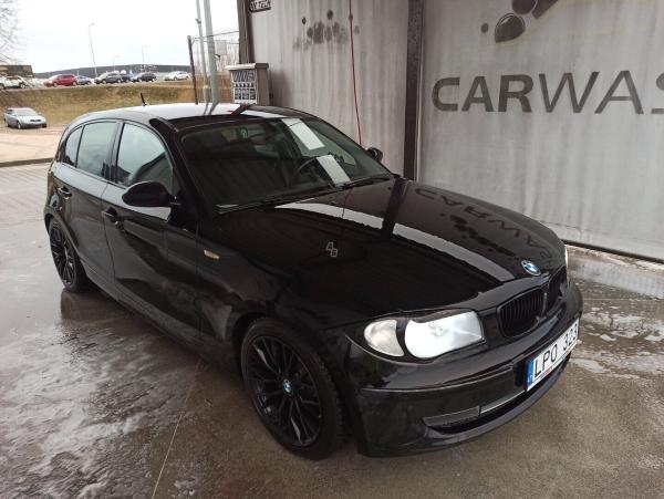 Melns BMW 118 2008 Kauņa, ar dzinēja tilpumu 2.00 L un nobraukumu 256 tūkst. km par 2599 €, foto 2 vietnē AUTOMOTO.COM.LV