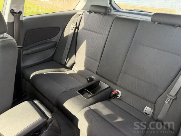 Black BMW 118 2008 in Riga, with an engine capacity of 2.00 L and mileage of 323 thousand km for 2760 €, photo 7 on AUTOMOTO.COM.LV