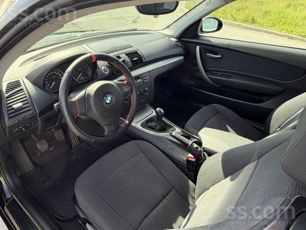 Black BMW 118 2008 in Riga, with an engine capacity of 2.00 L and mileage of 323 thousand km for 2760 €, photo 9 on AUTOMOTO.COM.LV