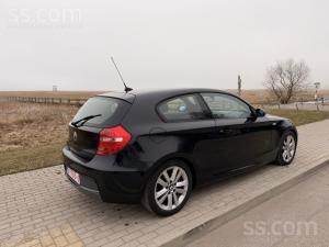 Black BMW 118 2008 in Liepaja, with an engine capacity of 2.00 L and mileage of 324 thousand km for 2550 €, photo 4 on AUTOMOTO.COM.LV