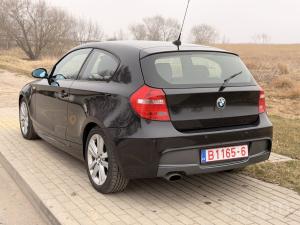 Black BMW 118 2008 in Liepaja, with an engine capacity of 2.00 L and mileage of 324 thousand km for 2550 €, photo 6 on AUTOMOTO.COM.LV