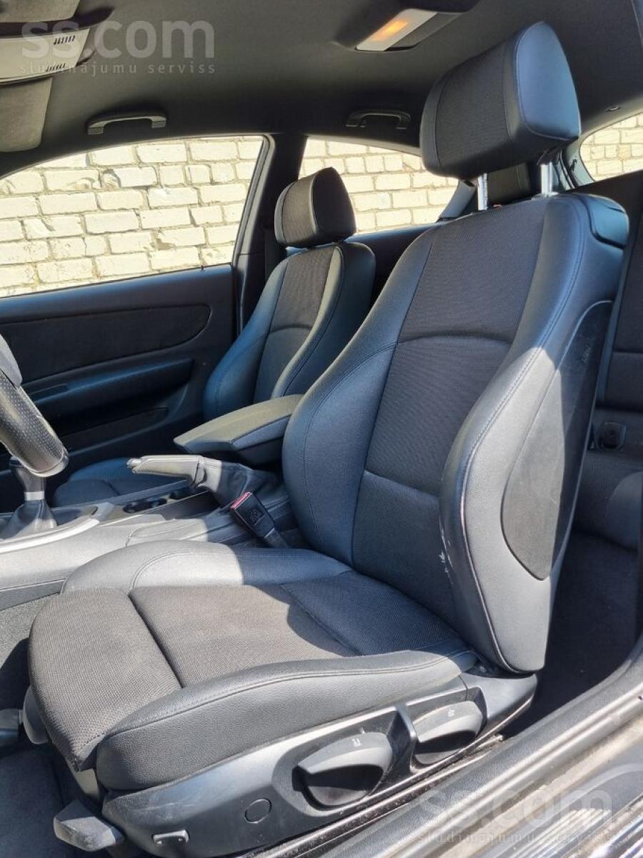 Black BMW 118 2008 in Liepaja, with an engine capacity of 2.00 L and mileage of 324 thousand km for 2550 €, photo 8 on AUTOMOTO.COM.LV