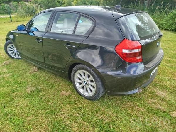 Black BMW 118 2008 in Riga, with an engine capacity of 2.00 L and mileage of 346 thousand km for 2500 €, photo 10 on AUTOMOTO.COM.LV