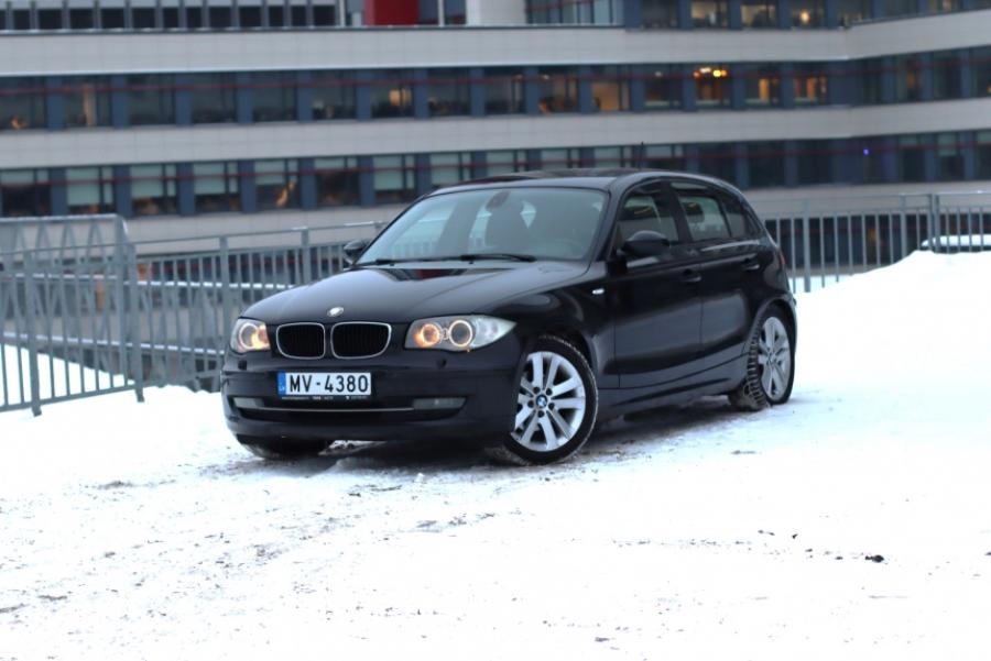 Black BMW 118 2008 in Riga, with an engine capacity of 2.00 L and mileage of 298 thousand km for 3780 €, photo 4 on AUTOMOTO.COM.LV