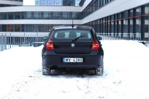 Black BMW 118 2008 in Riga, with an engine capacity of 2.00 L and mileage of 298 thousand km for 3780 €, photo 6 on AUTOMOTO.COM.LV