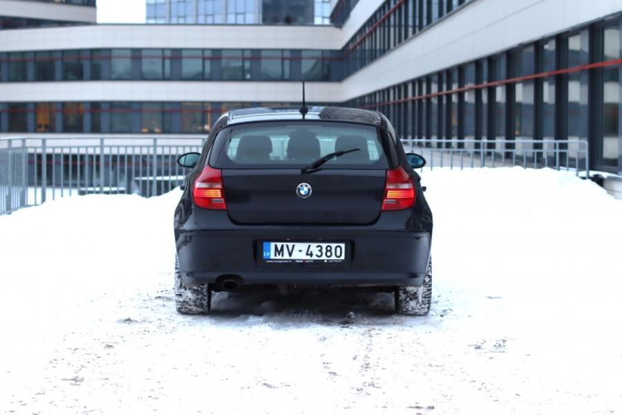 Black BMW 118 2008 in Riga, with an engine capacity of 2.00 L and mileage of 298 thousand km for 3780 €, photo 6 on AUTOMOTO.COM.LV