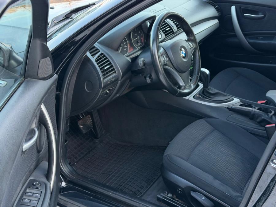 Black BMW 118 2008 in Riga, with an engine capacity of 2.00 L and mileage of 298 thousand km for 3780 €, photo 8 on AUTOMOTO.COM.LV
