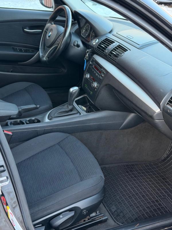 Black BMW 118 2008 in Riga, with an engine capacity of 2.00 L and mileage of 298 thousand km for 3780 €, photo 8 on AUTOMOTO.COM.LV