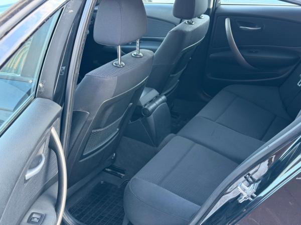 Black BMW 118 2008 in Riga, with an engine capacity of 2.00 L and mileage of 298 thousand km for 3780 €, photo 9 on AUTOMOTO.COM.LV