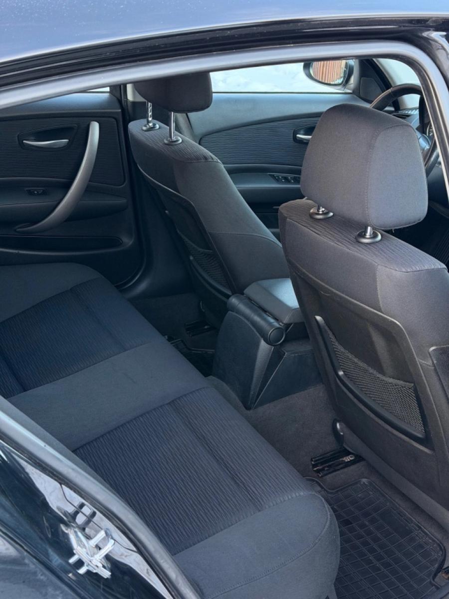 Black BMW 118 2008 in Riga, with an engine capacity of 2.00 L and mileage of 298 thousand km for 3780 €, photo 11 on AUTOMOTO.COM.LV