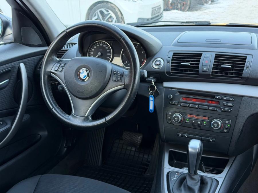 Black BMW 118 2008 in Riga, with an engine capacity of 2.00 L and mileage of 298 thousand km for 3780 €, photo 12 on AUTOMOTO.COM.LV