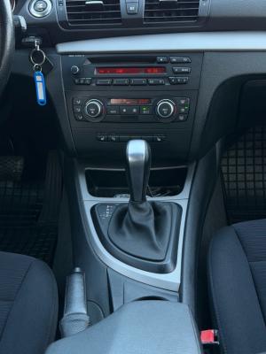 Black BMW 118 2008 in Riga, with an engine capacity of 2.00 L and mileage of 298 thousand km for 3780 €, photo 13 on AUTOMOTO.COM.LV