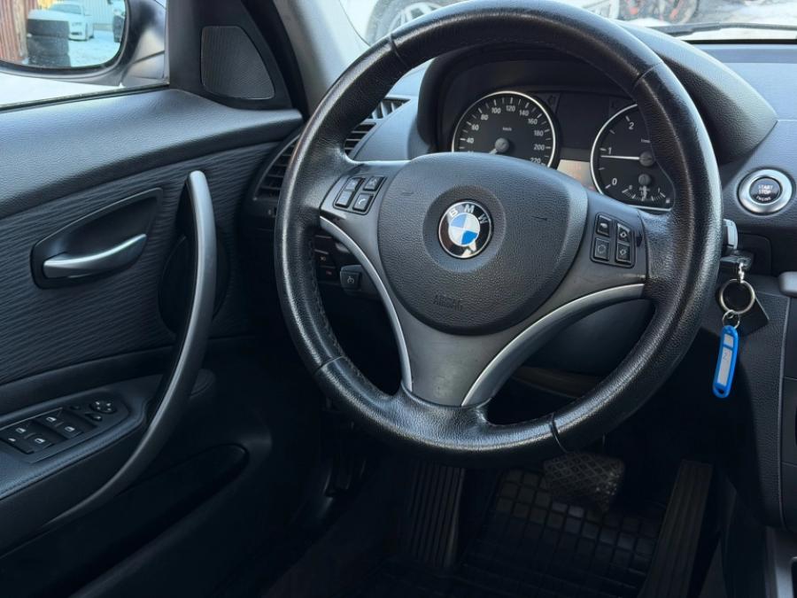 Black BMW 118 2008 in Riga, with an engine capacity of 2.00 L and mileage of 298 thousand km for 3780 €, photo 14 on AUTOMOTO.COM.LV