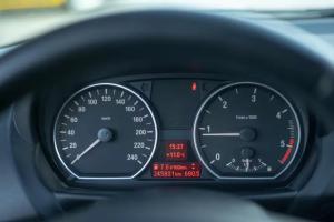 Black BMW 118 2008 in Liepaja, with an engine capacity of 2.00 L and mileage of 246 thousand km for 3950 €, photo 13 on AUTOMOTO.COM.LV