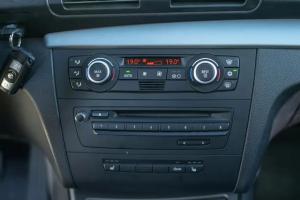 Black BMW 118 2008 in Liepaja, with an engine capacity of 2.00 L and mileage of 246 thousand km for 3950 €, photo 14 on AUTOMOTO.COM.LV