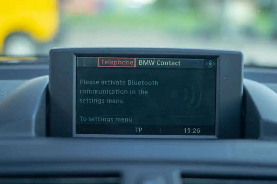 Black BMW 118 2008 in Liepaja, with an engine capacity of 2.00 L and mileage of 246 thousand km for 3950 €, photo 18 on AUTOMOTO.COM.LV
