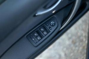 Black BMW 118 2008 in Liepaja, with an engine capacity of 2.00 L and mileage of 246 thousand km for 3950 €, photo 22 on AUTOMOTO.COM.LV