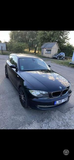 Black BMW 118 2008 in Kazlu Ruda, with an engine capacity of 2.00 L and mileage of 450 thousand km for 2550 €, photo 7 on AUTOMOTO.COM.LV