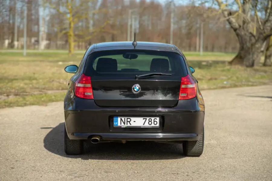 Melns BMW 118 2008 Liepāja, ar dzinēja tilpumu 2.00 L un nobraukumu 228 tūkst. km par 3200 €, foto 4 vietnē AUTOMOTO.COM.LV