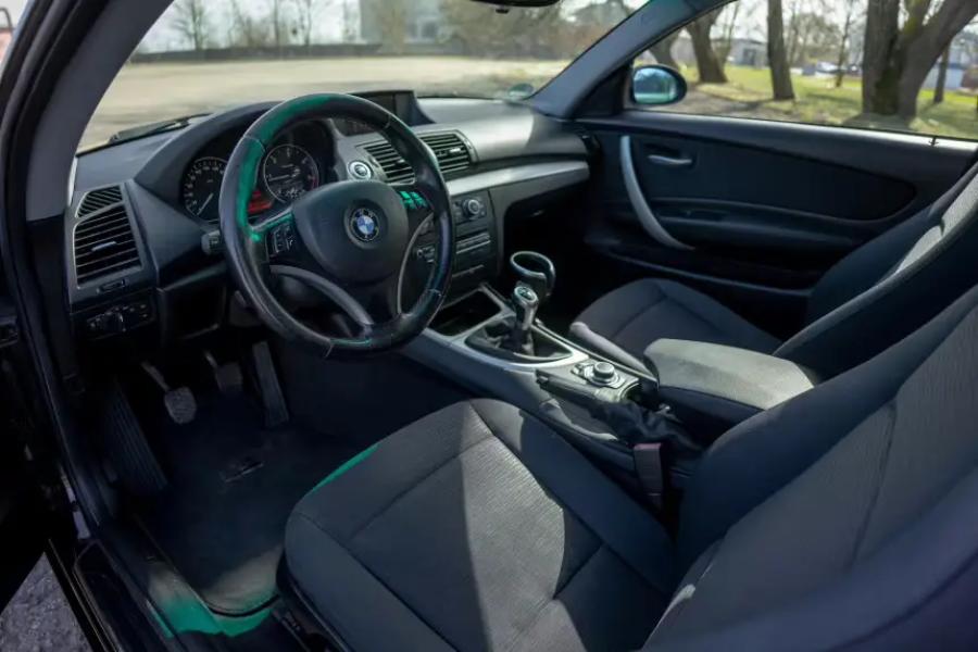 Melns BMW 118 2008 Liepāja, ar dzinēja tilpumu 2.00 L un nobraukumu 228 tūkst. km par 3200 €, foto 8 vietnē AUTOMOTO.COM.LV