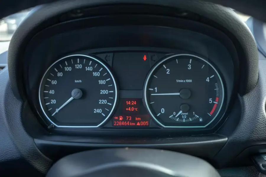 Melns BMW 118 2008 Liepāja, ar dzinēja tilpumu 2.00 L un nobraukumu 228 tūkst. km par 3200 €, foto 13 vietnē AUTOMOTO.COM.LV