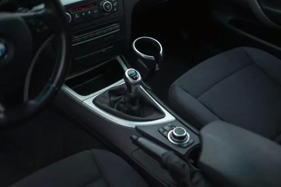 Melns BMW 118 2008 Liepāja, ar dzinēja tilpumu 2.00 L un nobraukumu 228 tūkst. km par 3200 €, foto 14 vietnē AUTOMOTO.COM.LV