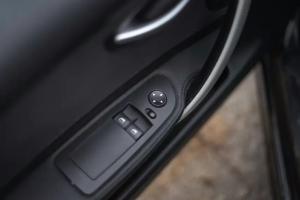 Melns BMW 118 2008 Liepāja, ar dzinēja tilpumu 2.00 L un nobraukumu 228 tūkst. km par 3200 €, foto 25 vietnē AUTOMOTO.COM.LV