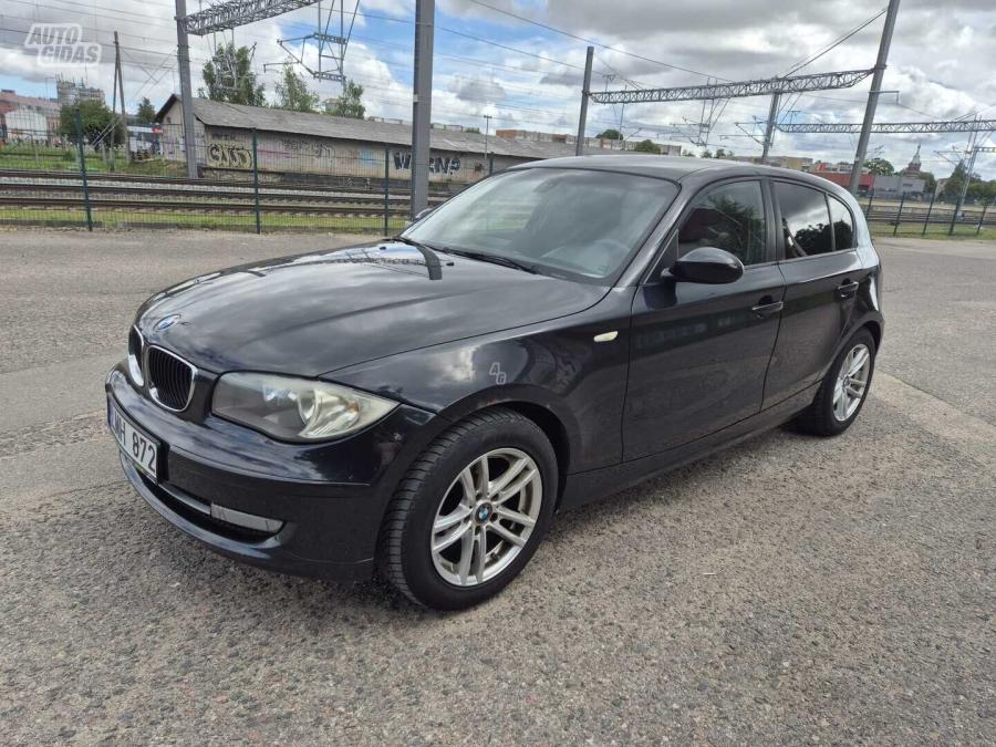 Black BMW 118 2008 in Siauliai, with an engine capacity of 2.00 L and mileage of 278 thousand km for 2300 €, photo 1 on AUTOMOTO.COM.LV