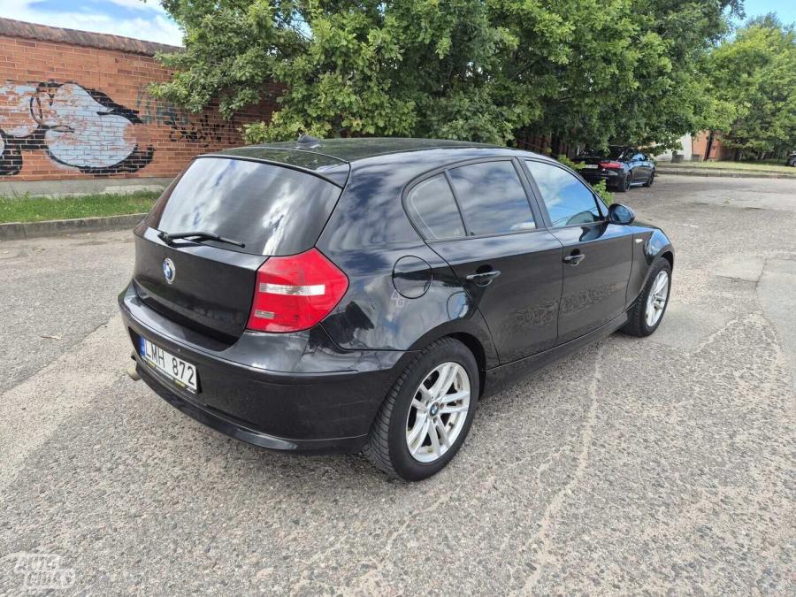 Black BMW 118 2008 in Siauliai, with an engine capacity of 2.00 L and mileage of 278 thousand km for 2300 €, photo 5 on AUTOMOTO.COM.LV