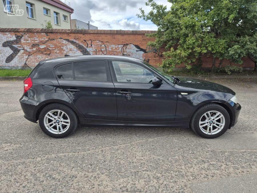 Black BMW 118 2008 in Siauliai, with an engine capacity of 2.00 L and mileage of 278 thousand km for 2300 €, photo 8 on AUTOMOTO.COM.LV