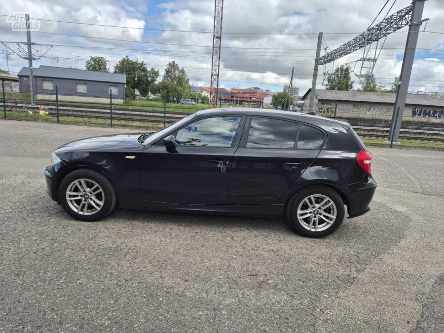 Black BMW 118 2008 in Siauliai, with an engine capacity of 2.00 L and mileage of 278 thousand km for 2300 €, photo 9 on AUTOMOTO.COM.LV