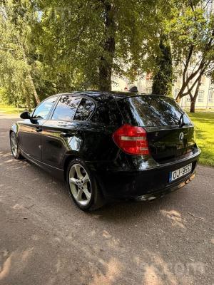 Melns BMW 118 2008 Bauska, ar dzinēja tilpumu 2.00 L un nobraukumu 321 tūkst. km par 3250 €, foto 4 vietnē AUTOMOTO.COM.LV