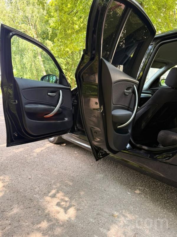 Black BMW 118 2008 in Bauska, with an engine capacity of 2.00 L and mileage of 321 thousand km for 3250 €, photo 6 on AUTOMOTO.COM.LV