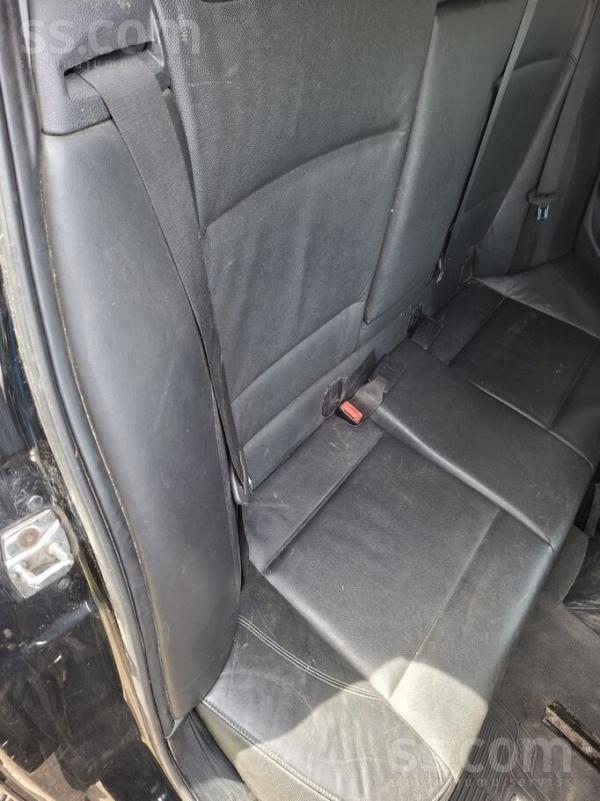 Black BMW 118 2008 in Talsi, with an engine capacity of 2.00 L and mileage of 442 thousand km for 1700 €, photo 7 on AUTOMOTO.COM.LV
