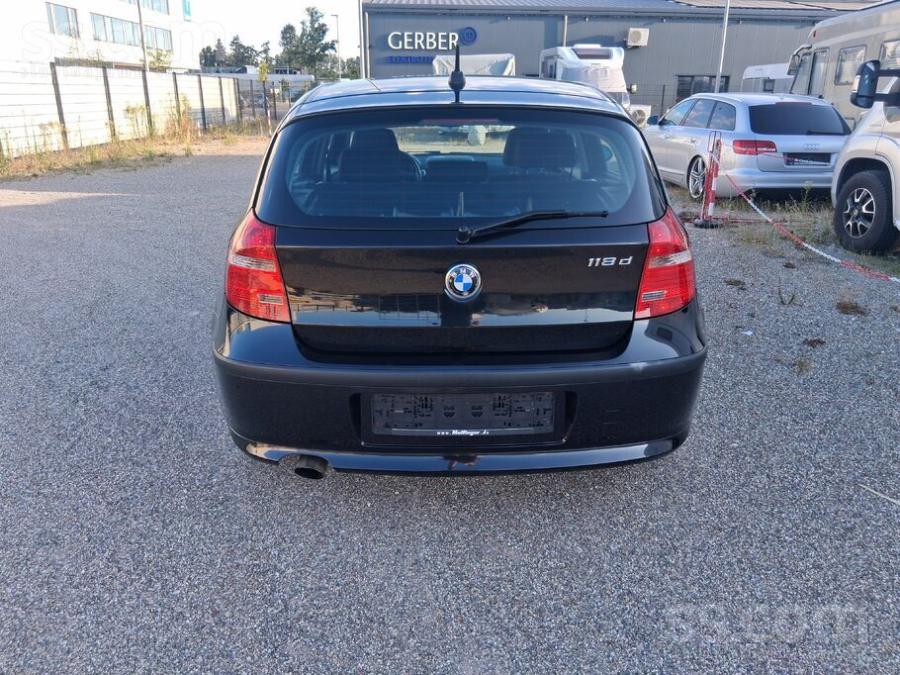 Black BMW 118 2008 in Jekabpils, with an engine capacity of 2.00 L and mileage of 283 thousand km for 2200 €, photo 6 on AUTOMOTO.COM.LV