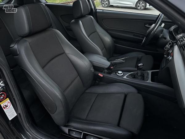 BMW 118 2008 in Kaunas on AUTOMOTO.COM.LV Black BMW 118 2008 in Kaunas, with an engine capacity of 2.00 L and mileage of 301 thousand km for 2550 €, photo 9 on AUTOMOTO.COM.LV