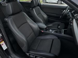 Black BMW 118 2008 in Kaunas, with an engine capacity of 2.00 L and mileage of 301 thousand km for 2550 €, photo 9 on AUTOMOTO.COM.LV