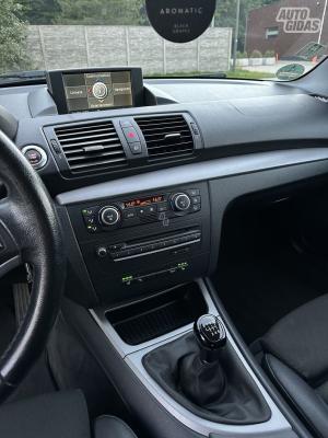 Black BMW 118 2008 in Kaunas, with an engine capacity of 2.00 L and mileage of 301 thousand km for 2550 €, photo 13 on AUTOMOTO.COM.LV