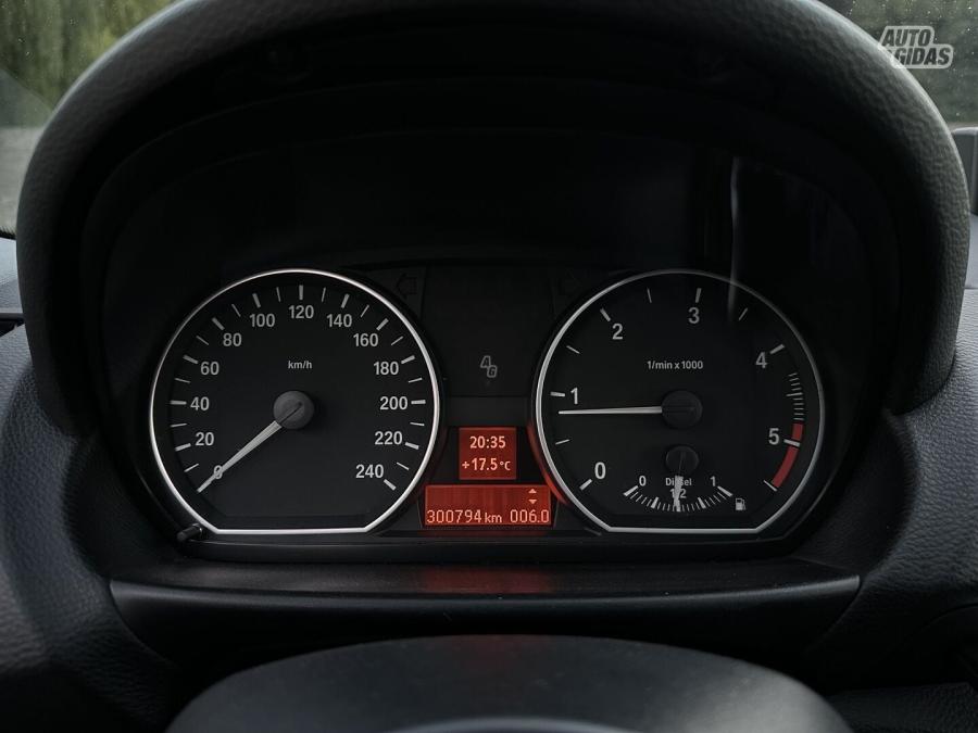 Black BMW 118 2008 in Kaunas, with an engine capacity of 2.00 L and mileage of 301 thousand km for 2550 €, photo 17 on AUTOMOTO.COM.LV