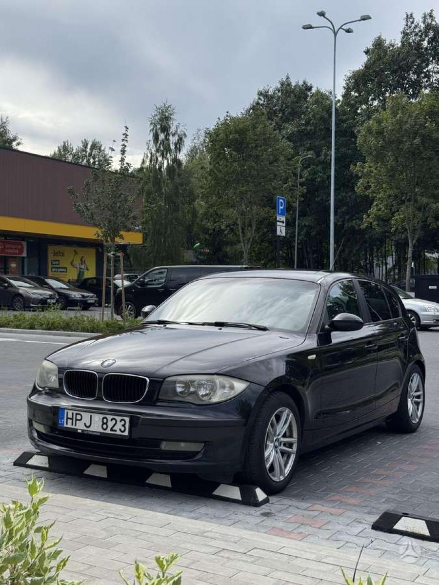 Melns BMW 118 2008 Viļņa, ar dzinēja tilpumu 2.00 L un nobraukumu 296 tūkst. km par 1799 €, foto 3 vietnē AUTOMOTO.COM.LV