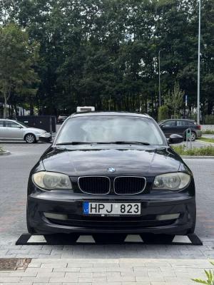 Melns BMW 118 2008 Viļņa, ar dzinēja tilpumu 2.00 L un nobraukumu 296 tūkst. km par 1799 €, foto 4 vietnē AUTOMOTO.COM.LV
