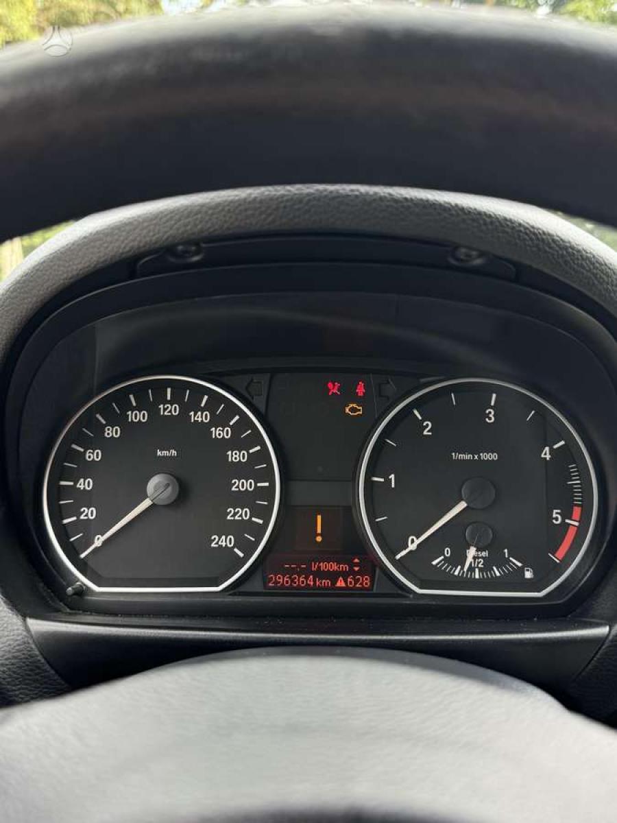 Melns BMW 118 2008 Viļņa, ar dzinēja tilpumu 2.00 L un nobraukumu 296 tūkst. km par 1799 €, foto 14 vietnē AUTOMOTO.COM.LV