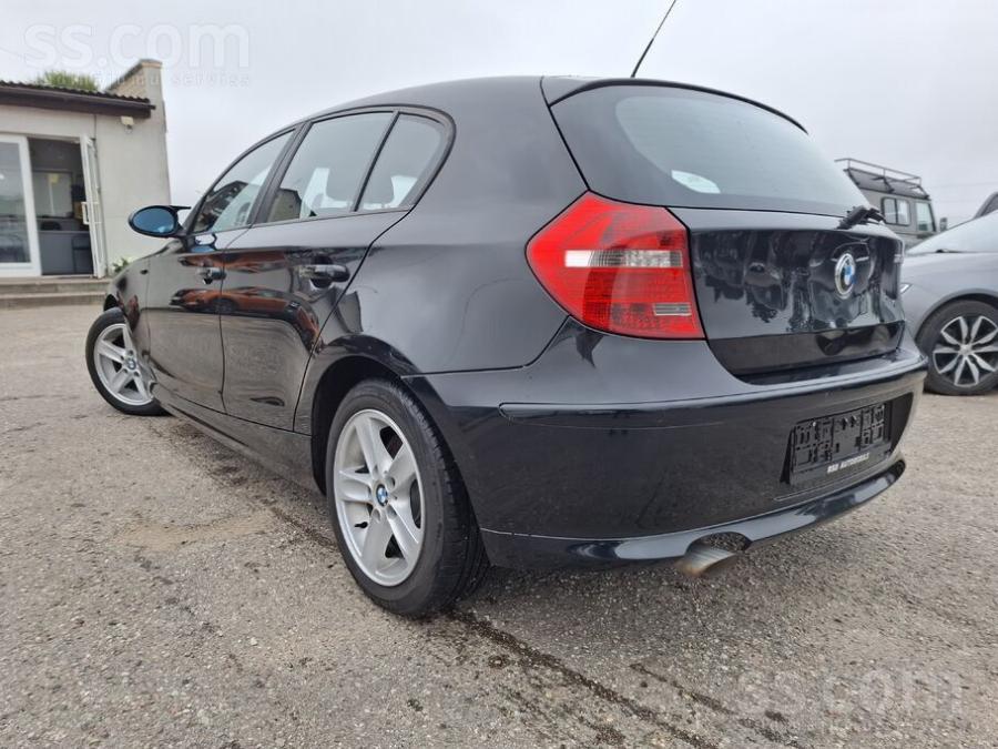 Black BMW 118 2008 in Talsi, with an engine capacity of 2.00 L and mileage of 261 thousand km for 3900 €, photo 4 on AUTOMOTO.COM.LV