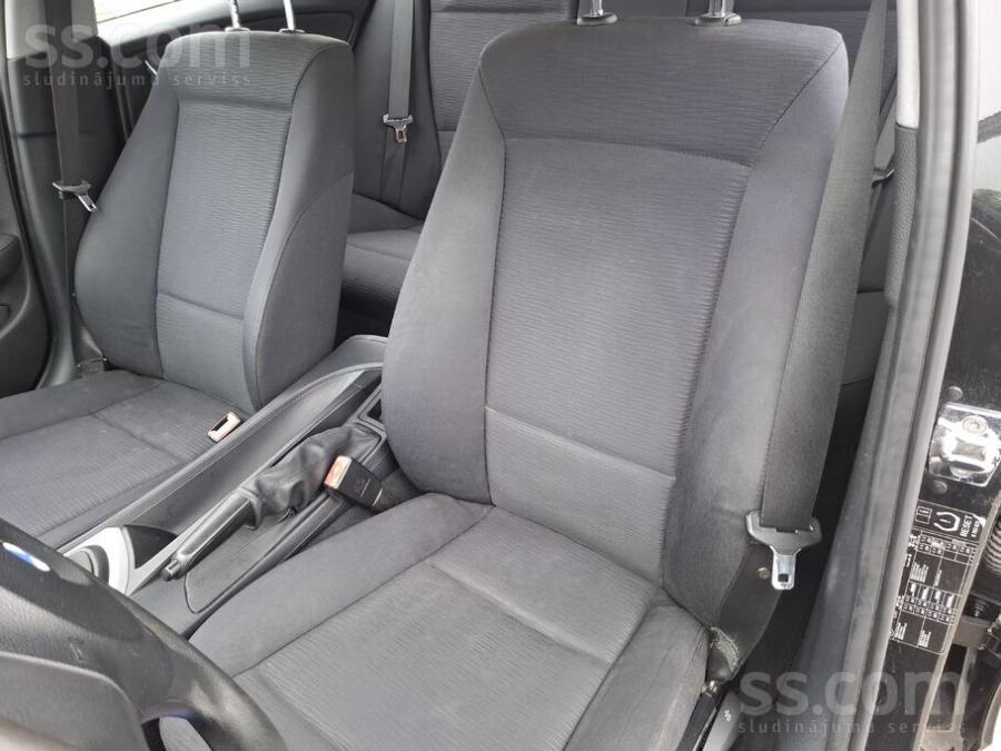 Black BMW 118 2008 in Talsi, with an engine capacity of 2.00 L and mileage of 261 thousand km for 3900 €, photo 9 on AUTOMOTO.COM.LV