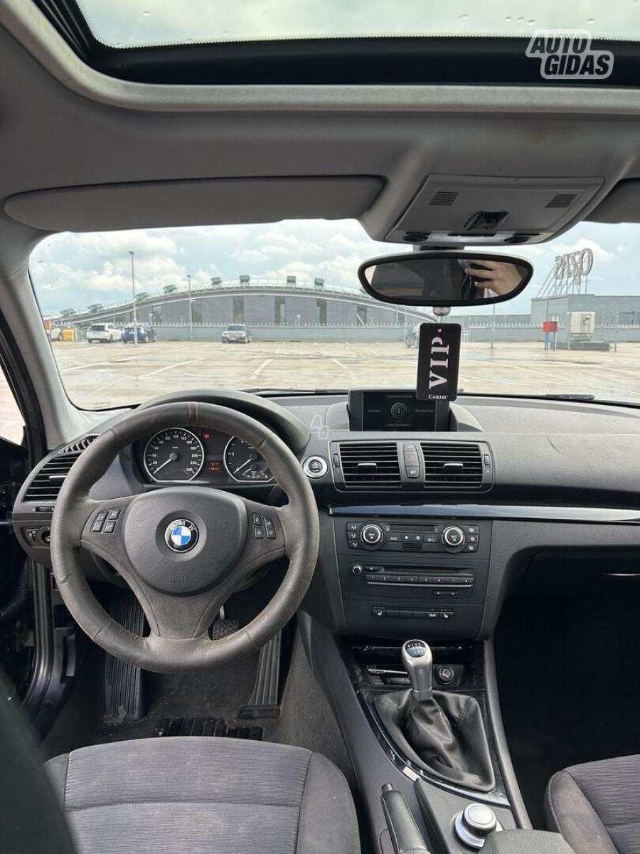 Black BMW 118 2008 in Vilnius, with an engine capacity of 2.00 L and mileage of 292 thousand km for 2750 €, photo 13 on AUTOMOTO.COM.LV