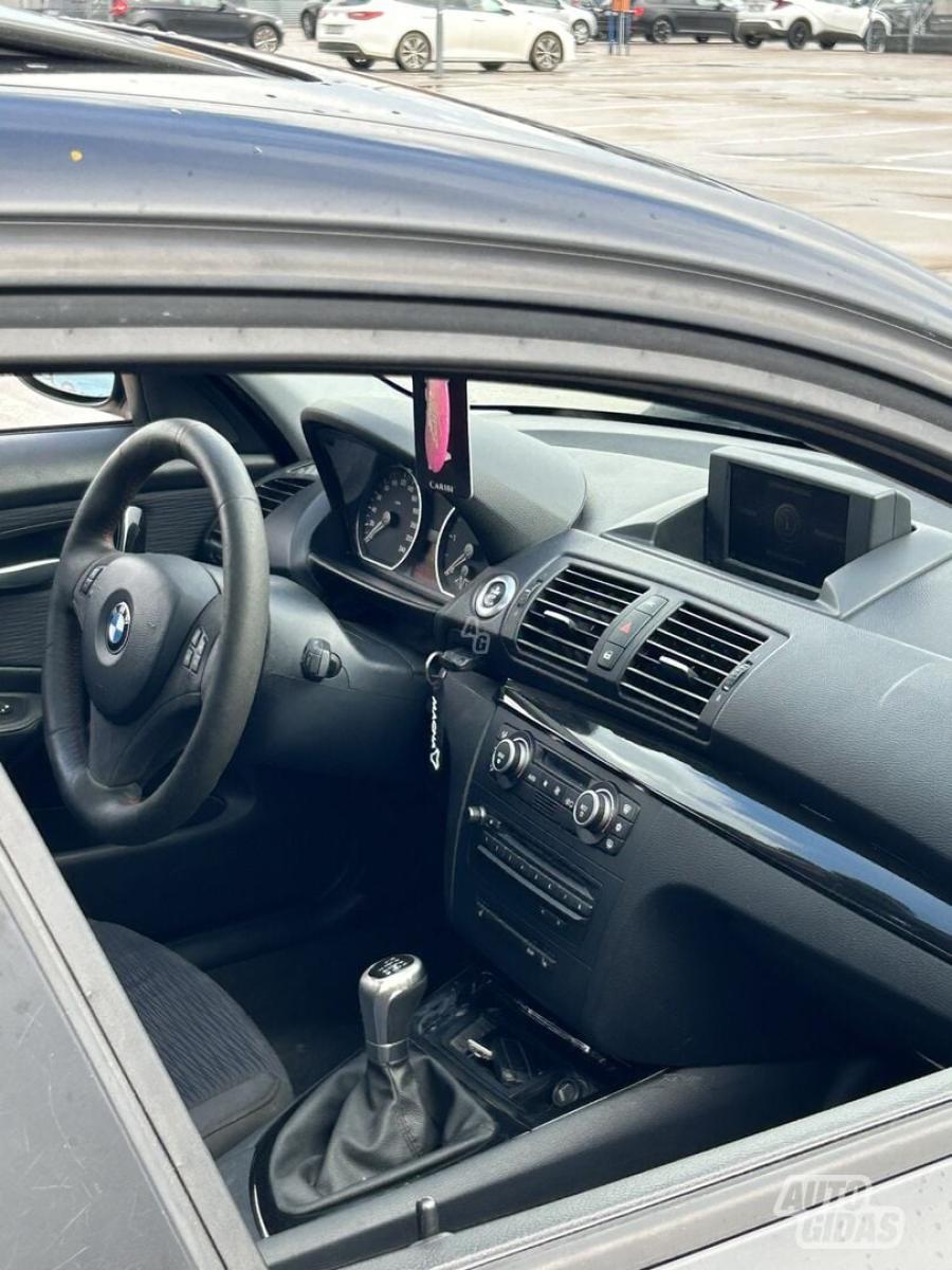 Black BMW 118 2008 in Vilnius, with an engine capacity of 2.00 L and mileage of 292 thousand km for 2750 €, photo 15 on AUTOMOTO.COM.LV