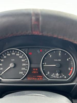Black BMW 118 2008 in Vilnius, with an engine capacity of 2.00 L and mileage of 292 thousand km for 2750 €, photo 19 on AUTOMOTO.COM.LV