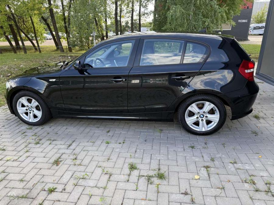 Black BMW 118 2008 in Kaunas, with an engine capacity of 2.00 L and mileage of 282 thousand km for 2450 €, photo 5 on AUTOMOTO.COM.LV