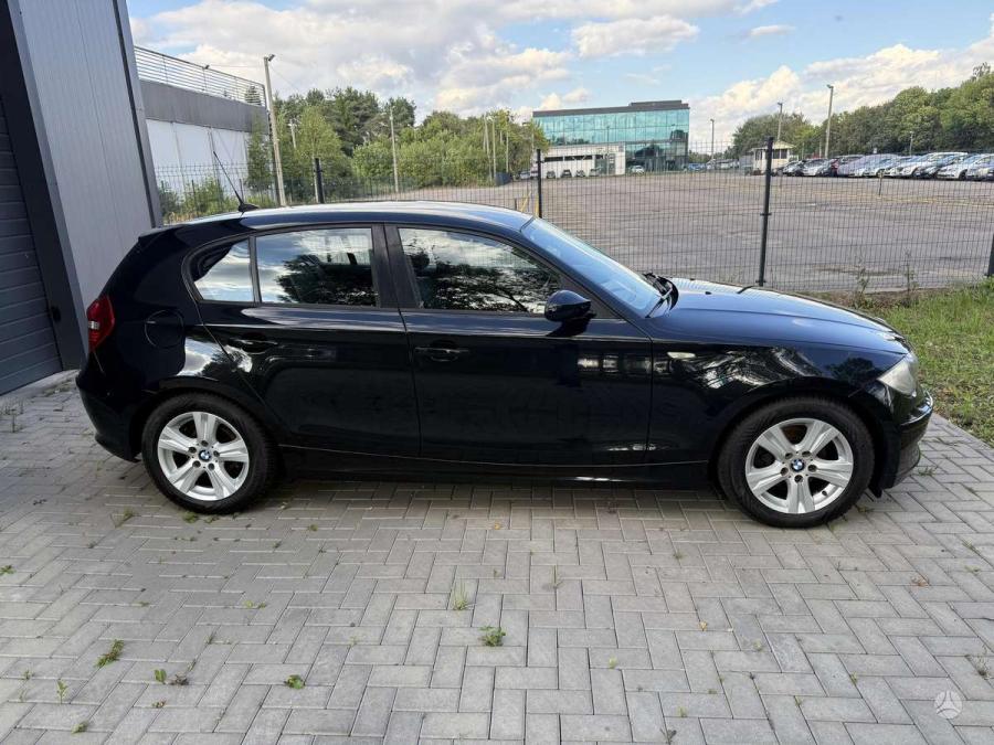 Black BMW 118 2008 in Kaunas, with an engine capacity of 2.00 L and mileage of 282 thousand km for 2450 €, photo 8 on AUTOMOTO.COM.LV